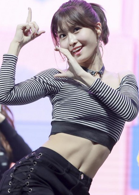 ウエストが細い韓国女性アイドルTOP12【くびれ画像付き・K-POP】